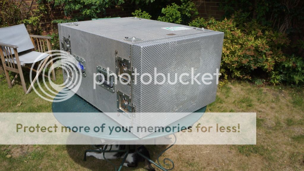 6U 19" rack flight case. Shock mounted, military grade welded aluminium ...