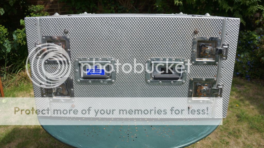 6U 19" rack flight case. Shock mounted, military grade welded aluminium ...